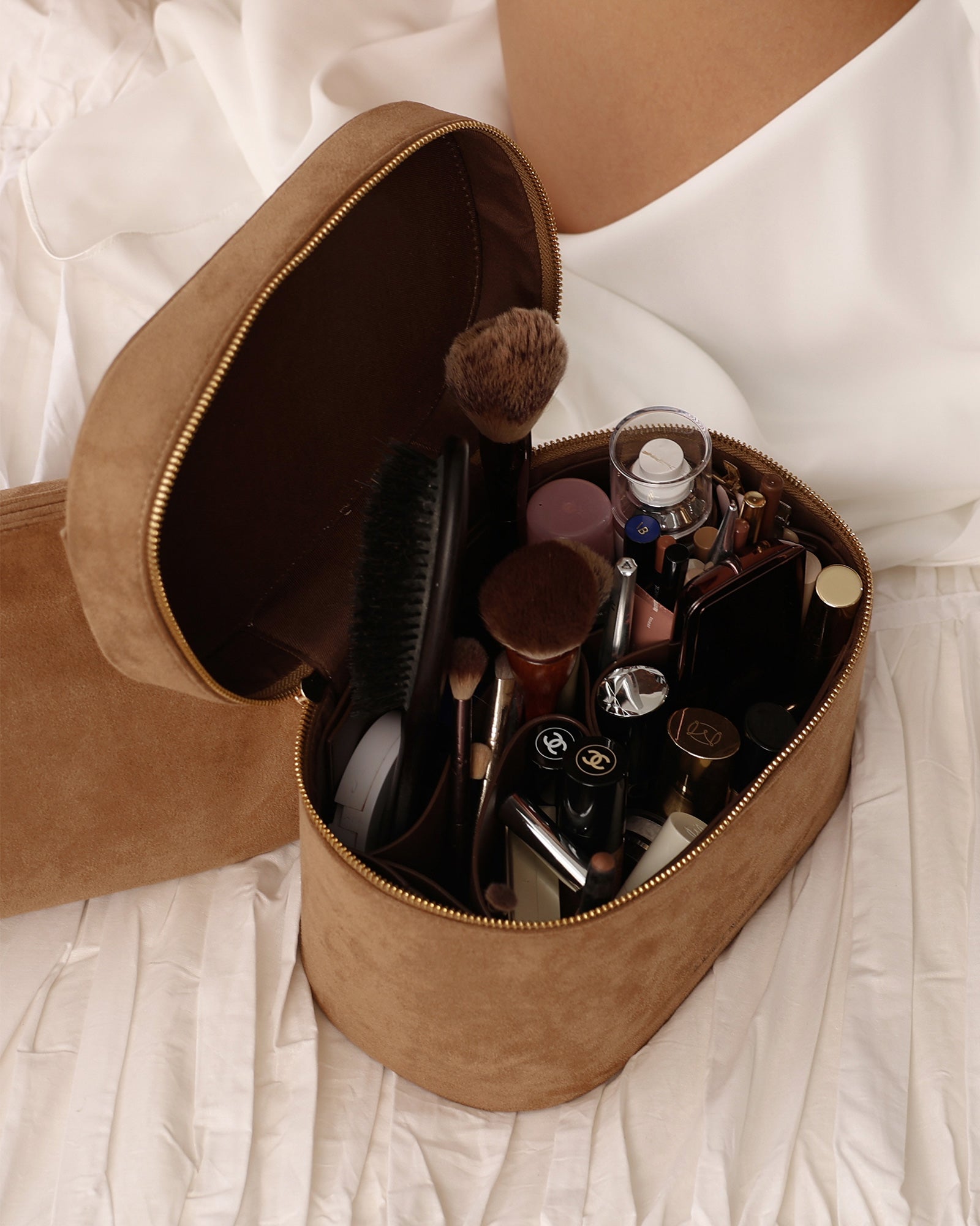 Buy The Juliette Vanity Case - Suedette Honey Online – Louenhide